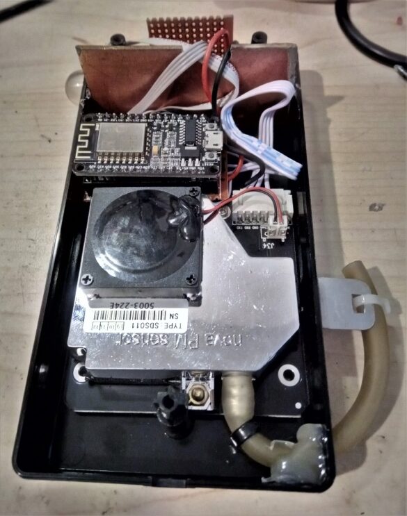Tasmota and Domoticz sensor station wit SDS011 air quallity sensor.